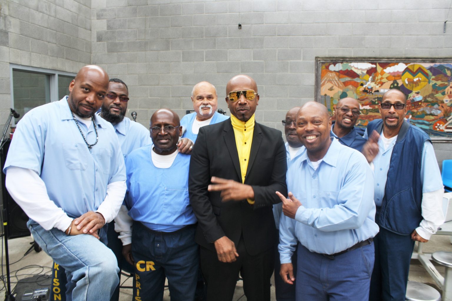 MC Hammer goes inside CSP-Solano for Thanksgiving show - Inside CDCR