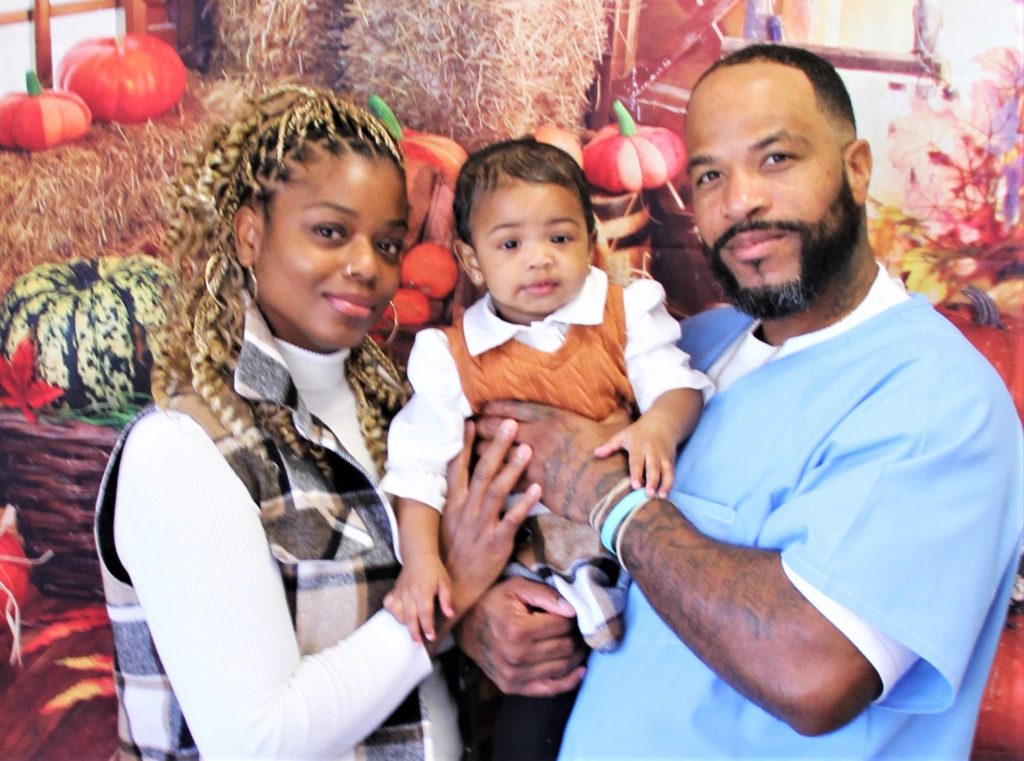 Staff, families make Thanksgiving visiting special